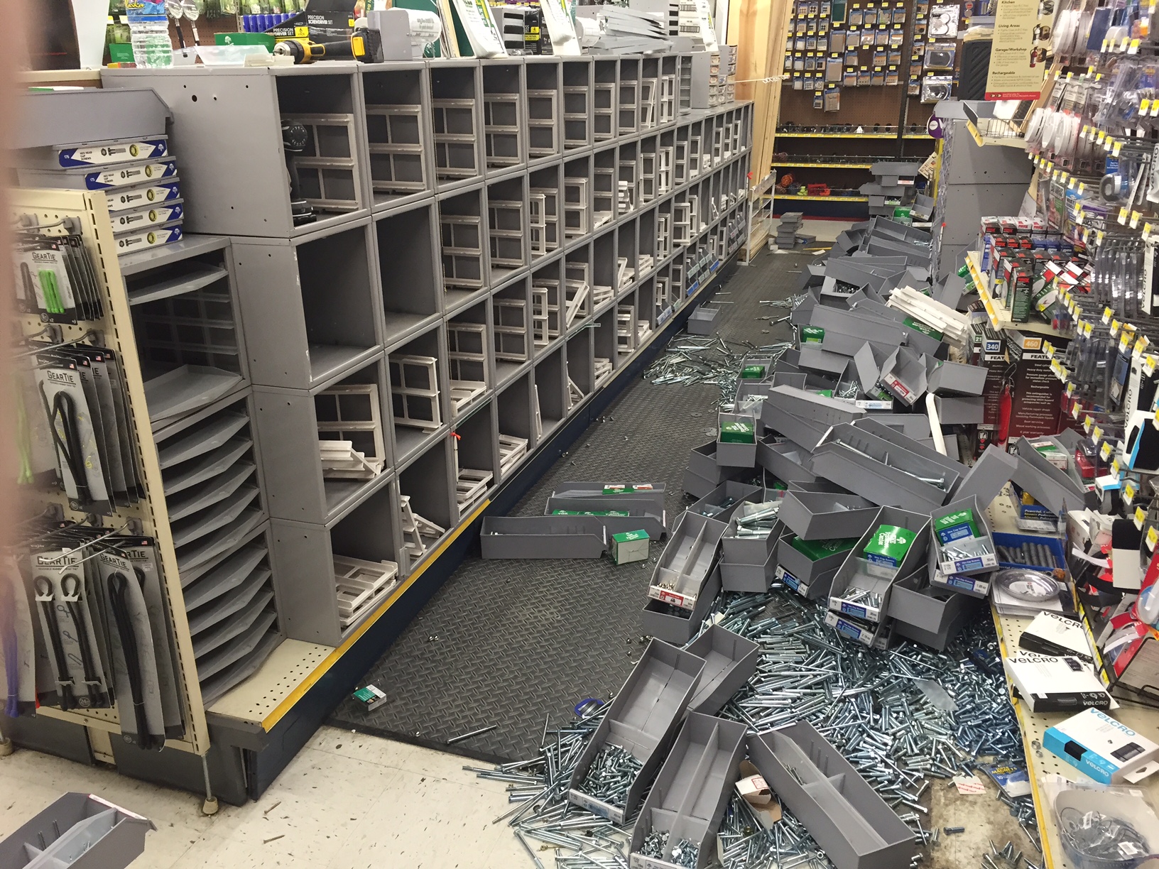 Store Security Video Goes Viral After Earthquake | Hardware Retailing